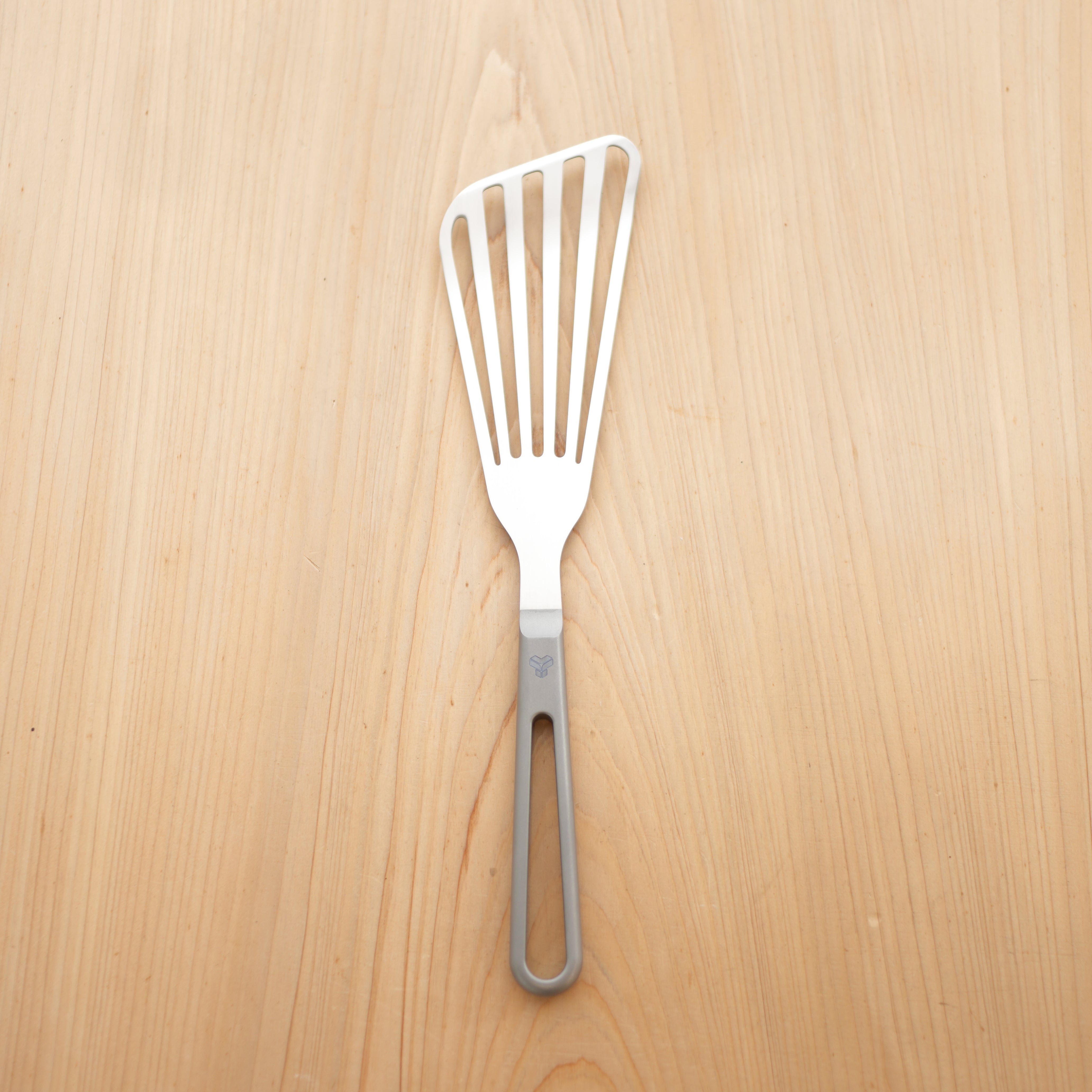 Titanium Fish Spatula – Kitchin Tools