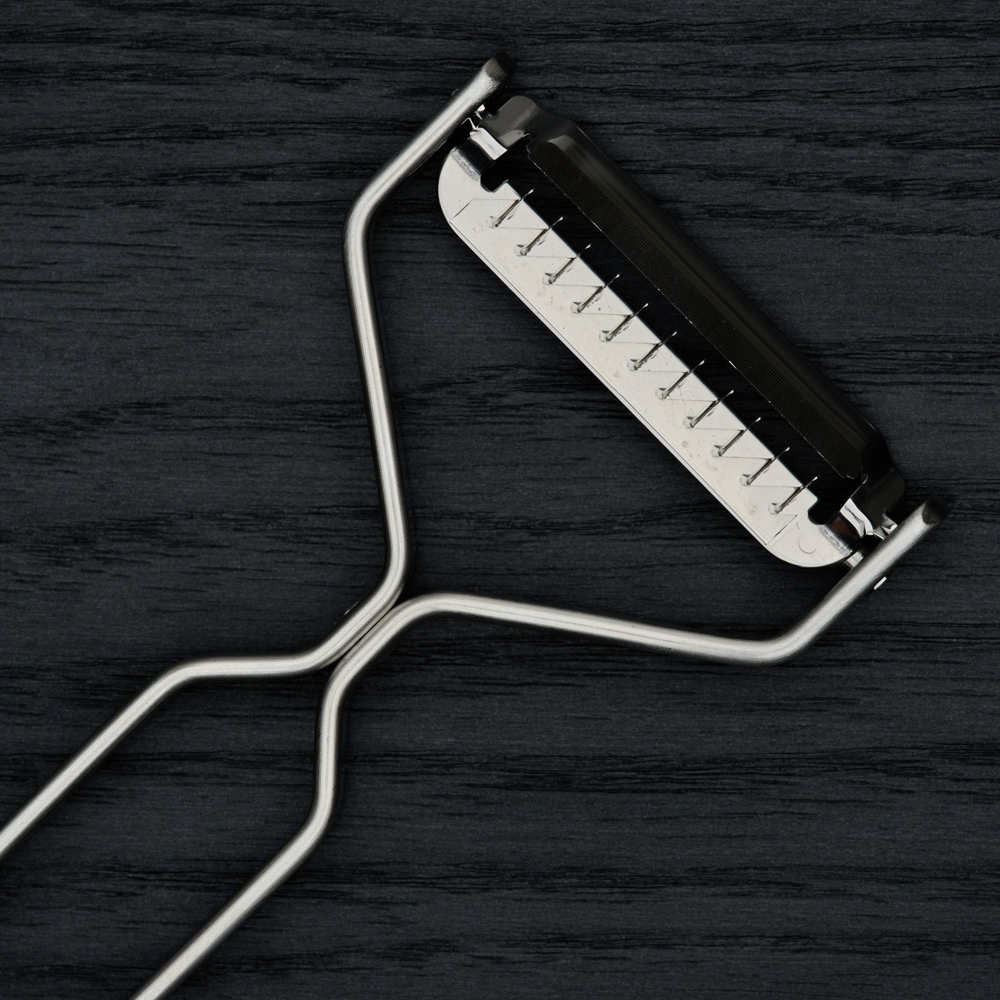Yoshita Design Studio Julienne Peeler – Kitchin Tools